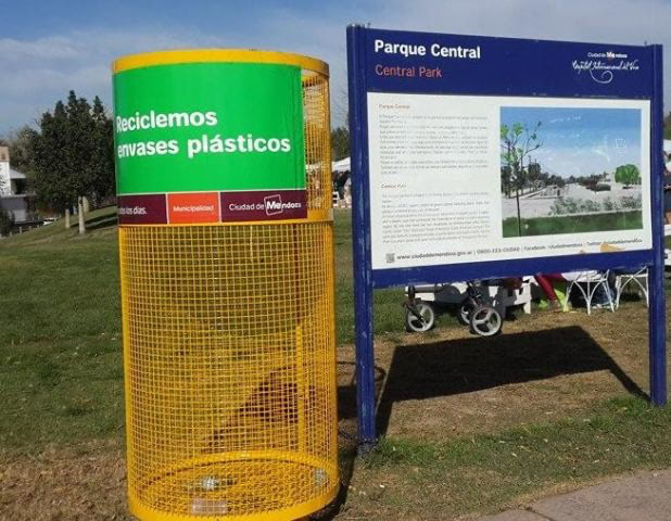 Colocamos 10 nuevos contenedores para envases plásticos – Prensa de la ...